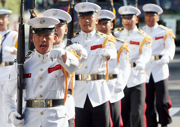 더쿠 - 가장 내취향의 군대 의장대 옷은??