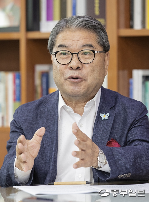 [파워 인터뷰] 이재정 경기도교육감 "임기내 경기혁신교육 3.0 시대 열겠다" - 중부일보