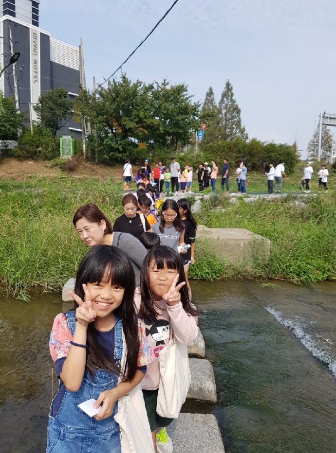 용인 성산초, 경안천 걷기 행사 실시