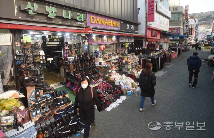 [현장르포] 수원 팔달문시장 일대, 신종 코로나 확산에 주말 발길 끊겨