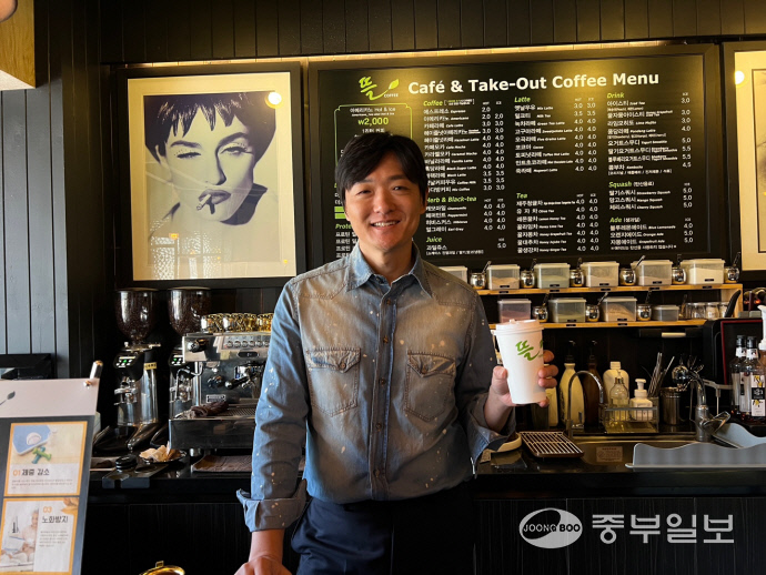 "시민들 사랑에 보답하고파"...수원 토종 카페 브랜드 '뜰' 대표 이성일 씨