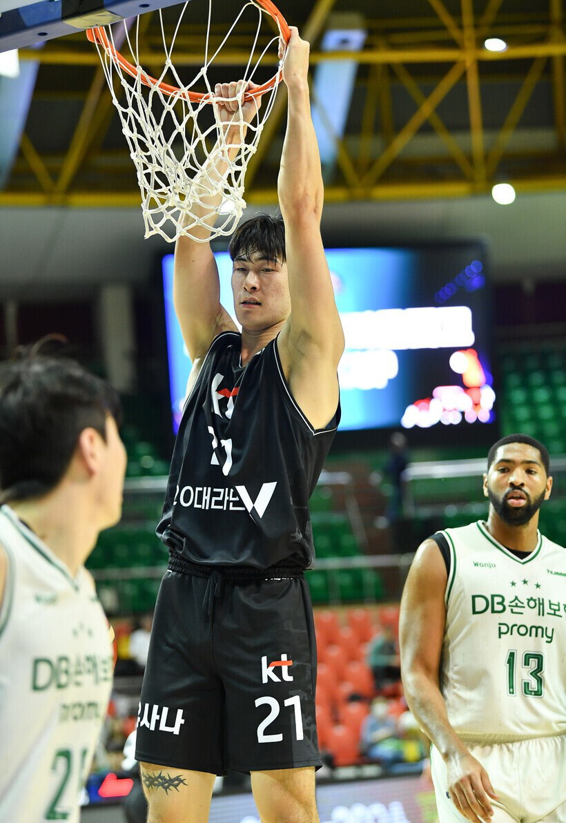 프로농구 KT, 연장 접전 108-106으로 DB 제압…컵대회 4강행