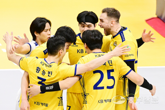 KB손해보험, 드디어 12연패 탈출... OK금융그룹에 3-0 완승 - Kollo