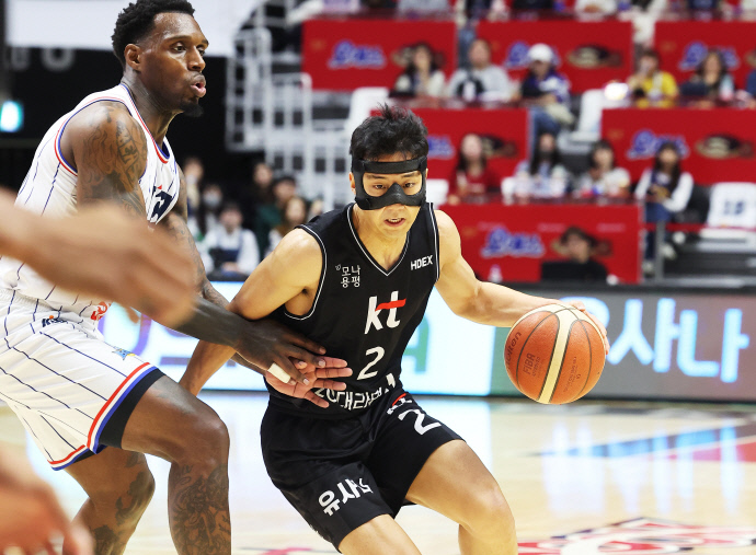 프로농구 허훈-허웅 형제 맞대결서 동생 승… KT 4연승 질주 - Kollo