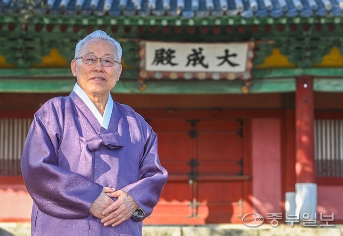 [와이드인터뷰] 최종수 성균관 관장 "제사상에 피자 올려도 되냐고? 고인이 좋아했다면 안될 것 없지" - Kollo